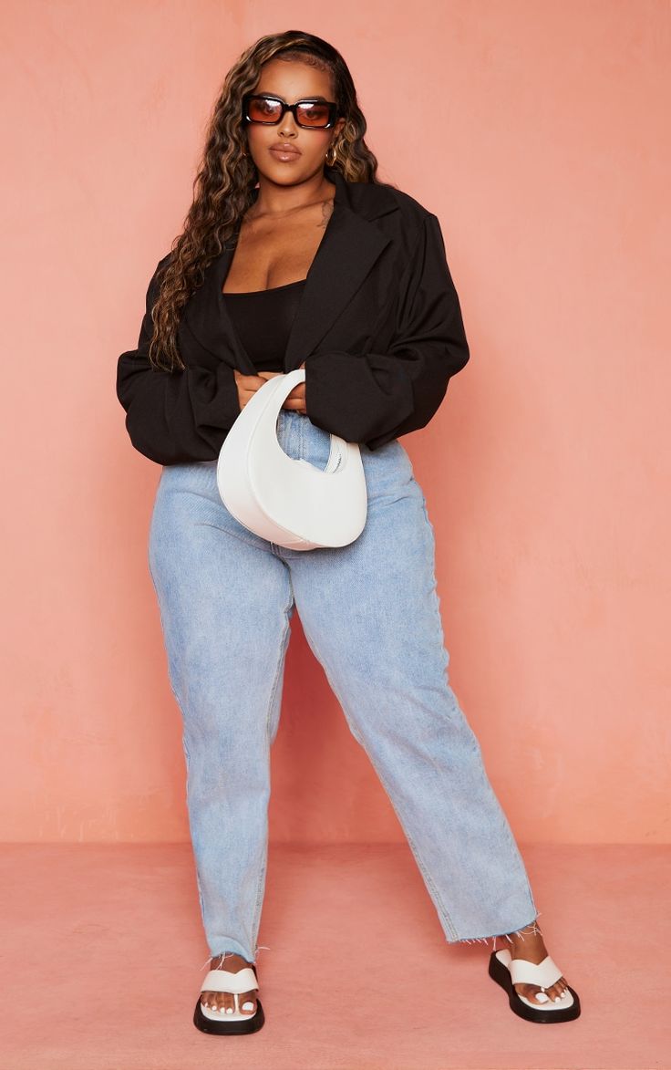 6 Stylish Ways to Wear Mom Jeans - TheWill Downtown